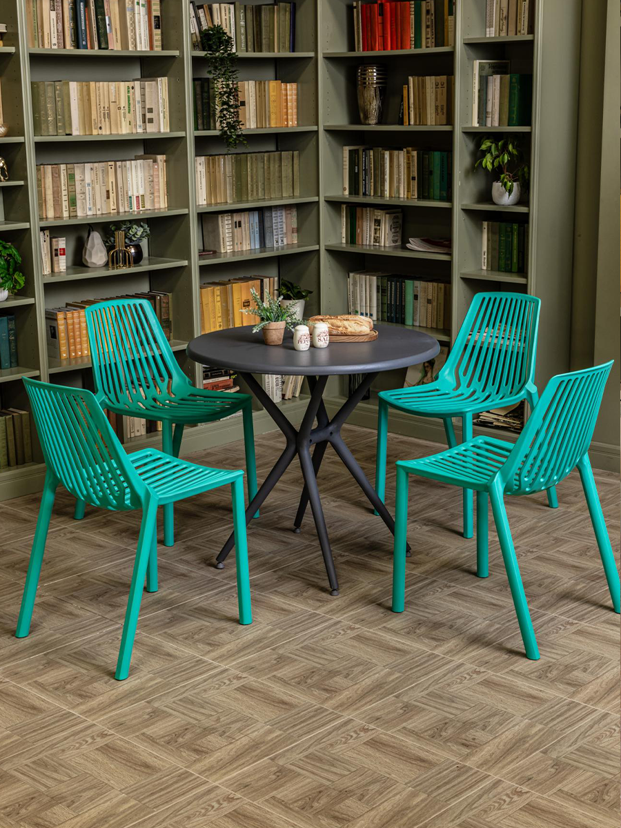 Комплект садовой мебели: серый стол Royal Family TOM + 4 стула NICO тиффани