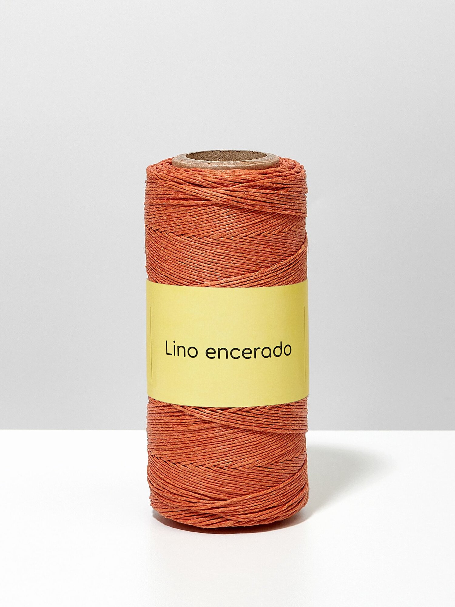 Нить льняная вощеная, толщиной 0,7 мм, 180 метров. Цвет оранжевый. Для кожи, бижутерии и украшений