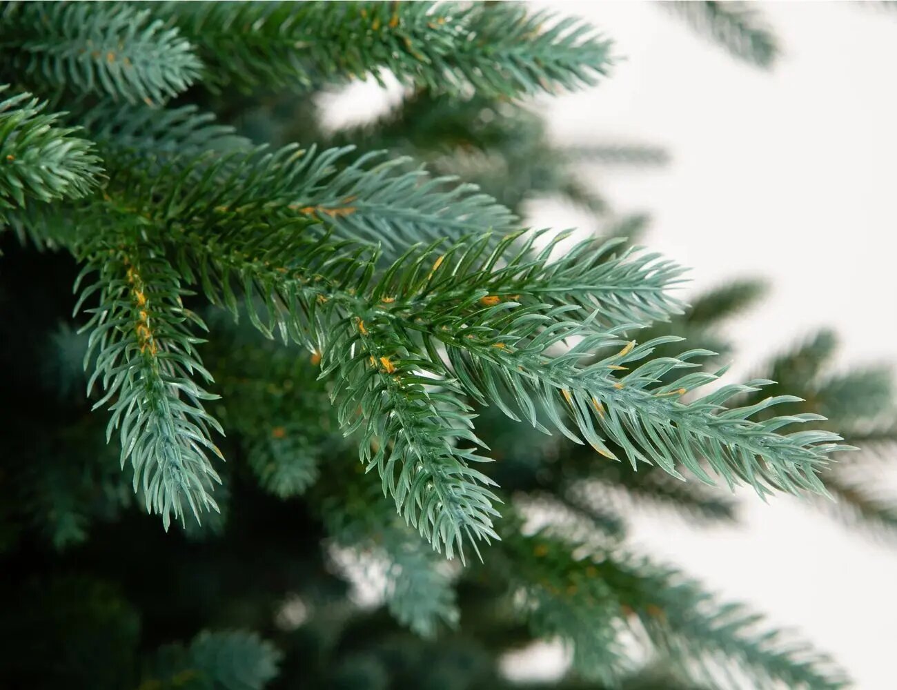 Искусственная ель Изумрудная Эдит, литая 100%, 225 см, CRYSTAL TREES