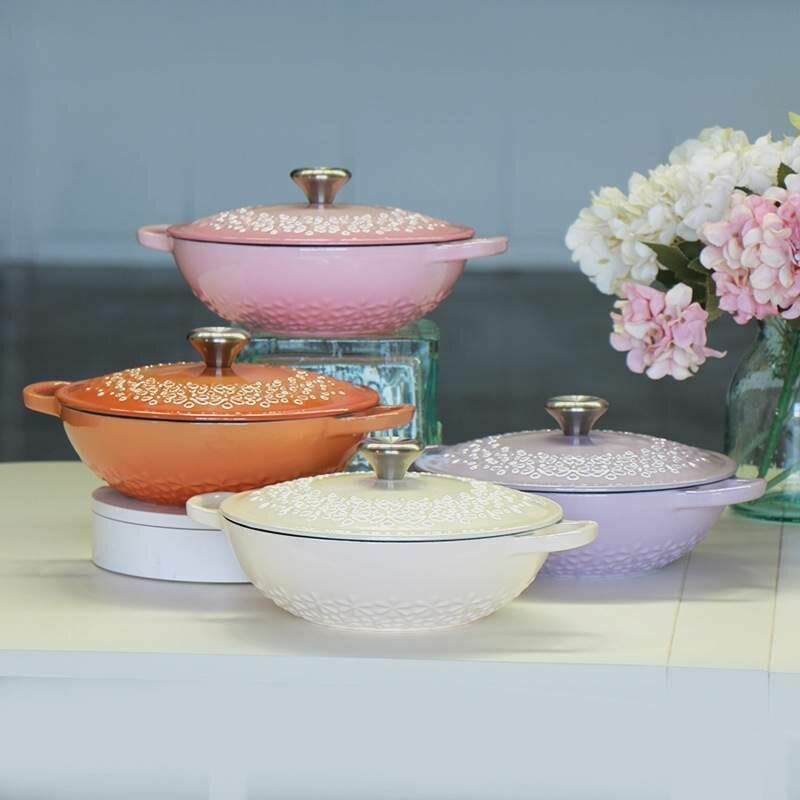 Чугунная эмалированная кастрюля, диаметр 22 см, поддон, 2 л