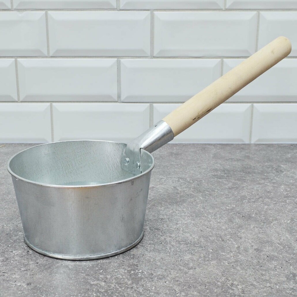 Ковш банный 1,5л из оцинкованной стали с деревянной ручкой, диаметр 17 см, длина 45 см