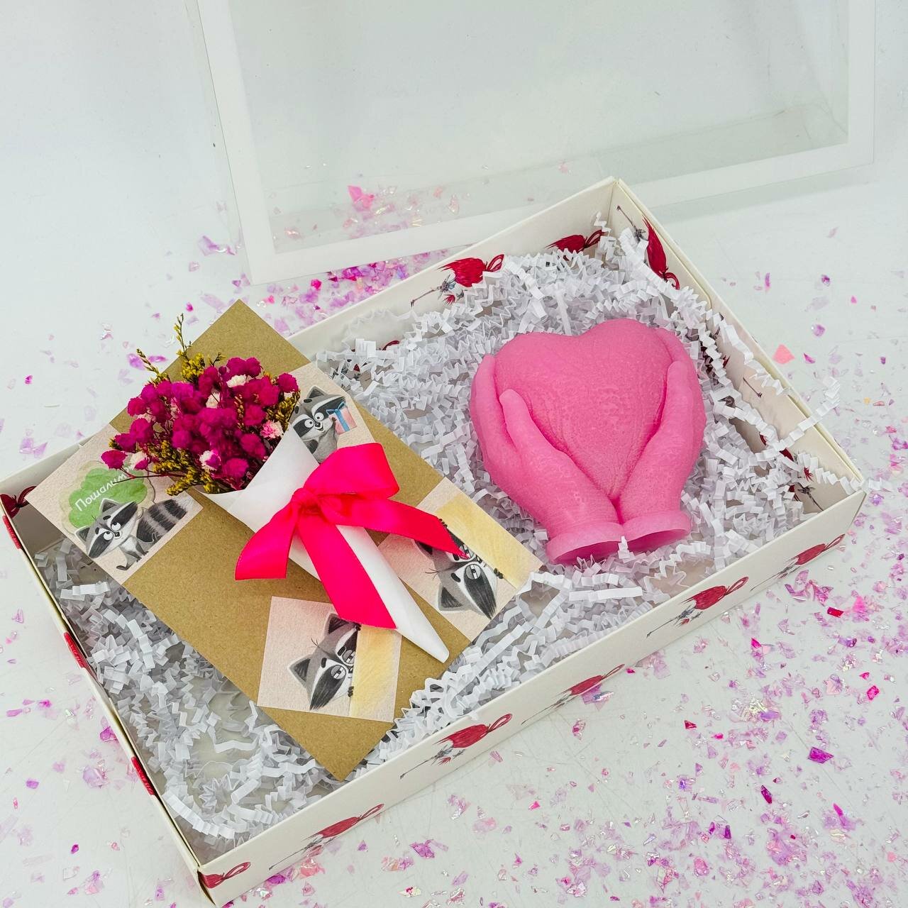 Подарочный набор свеча ручной работы сердце в руках с открыткой ручной работы