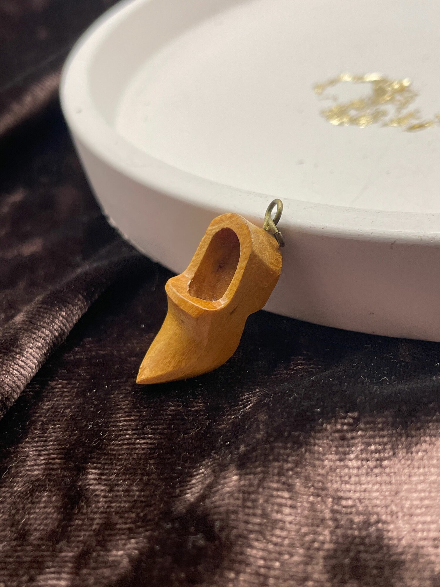 Винтажная подвеска башмачок, дерево