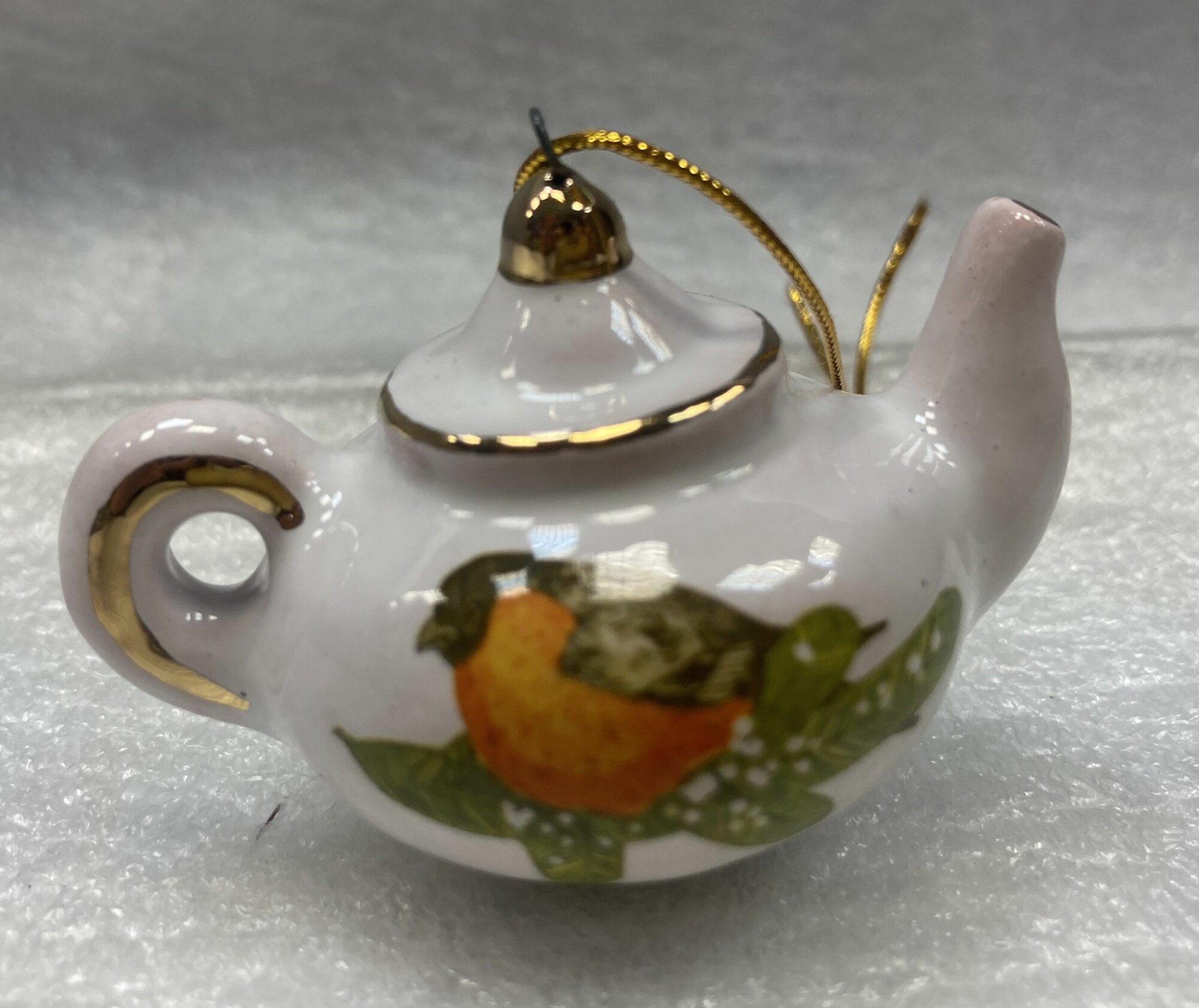 АРТ-Салон на Октябрьской ёлочная игрушка "Чайничек со снегирем ", майолика 5х6х3 см.