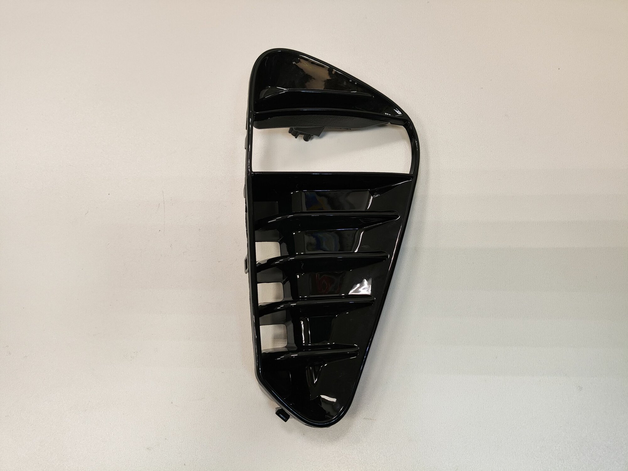 Накладка фары противотуманной правой Geely Coolray [1.5 12V 7AMT внедорожник] 6010084000