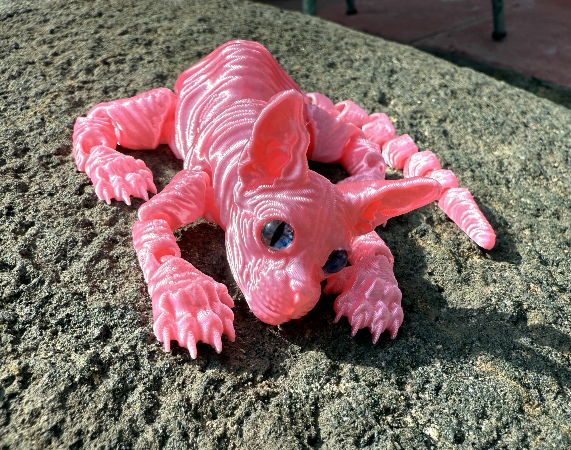 Котик "Сфинкс", игрушка антистресс. Цвет "Розовый шелк", оттенок глаз серый. Длина 22см.