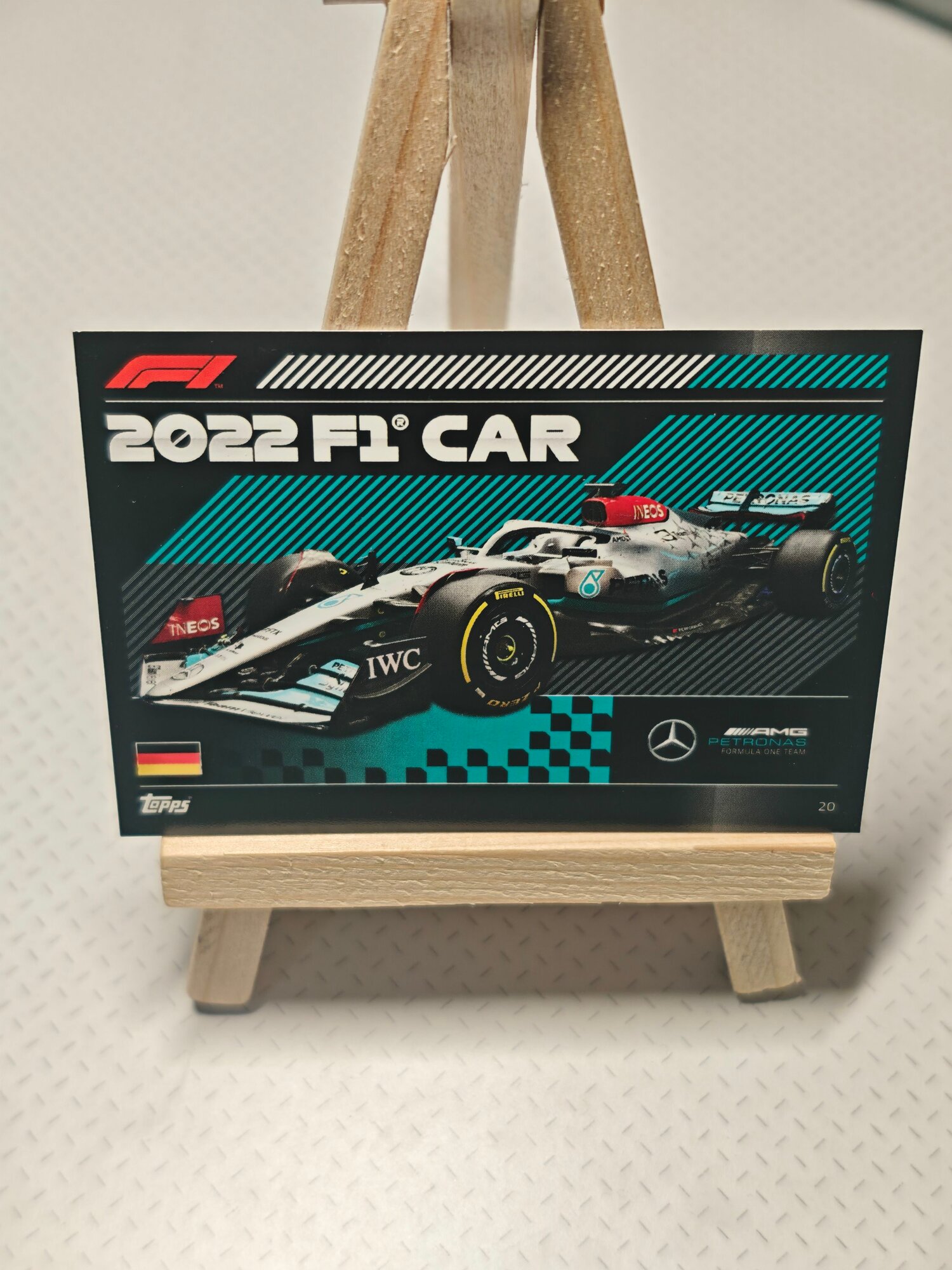 Коллекционная карточка Topps F1 Turbo ATTAX в горизонтальном стандартном формате