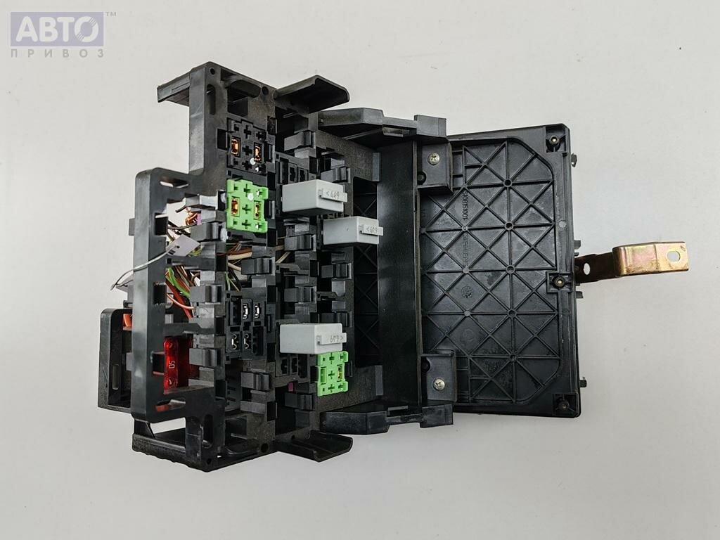 Блок предохранителей Volkswagen Sharan (2000-2010)