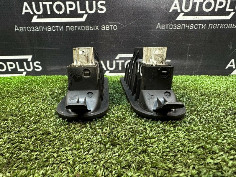 Кнопки стеклоподъемников Renault Megane 2005 (K4MW761) Б/У с пробегом Арт. 156013870 — фото 1