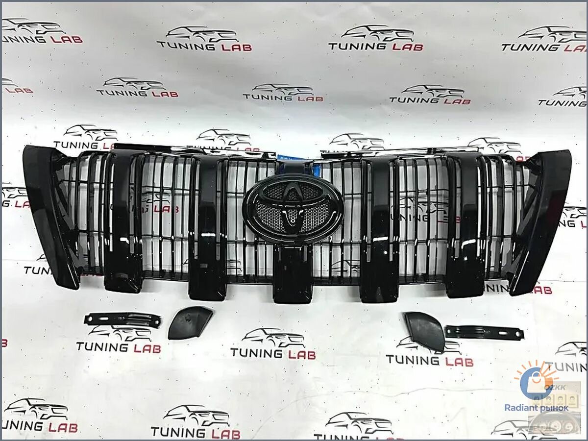 Решетка радиатора Toyota Land Cruiser Prado 150 / Тойота Ленд Крузер Прадо 150 (2013-2017), штатная, черный антихром, ABS пластик, эмблема в комплекте, установка в штатные места