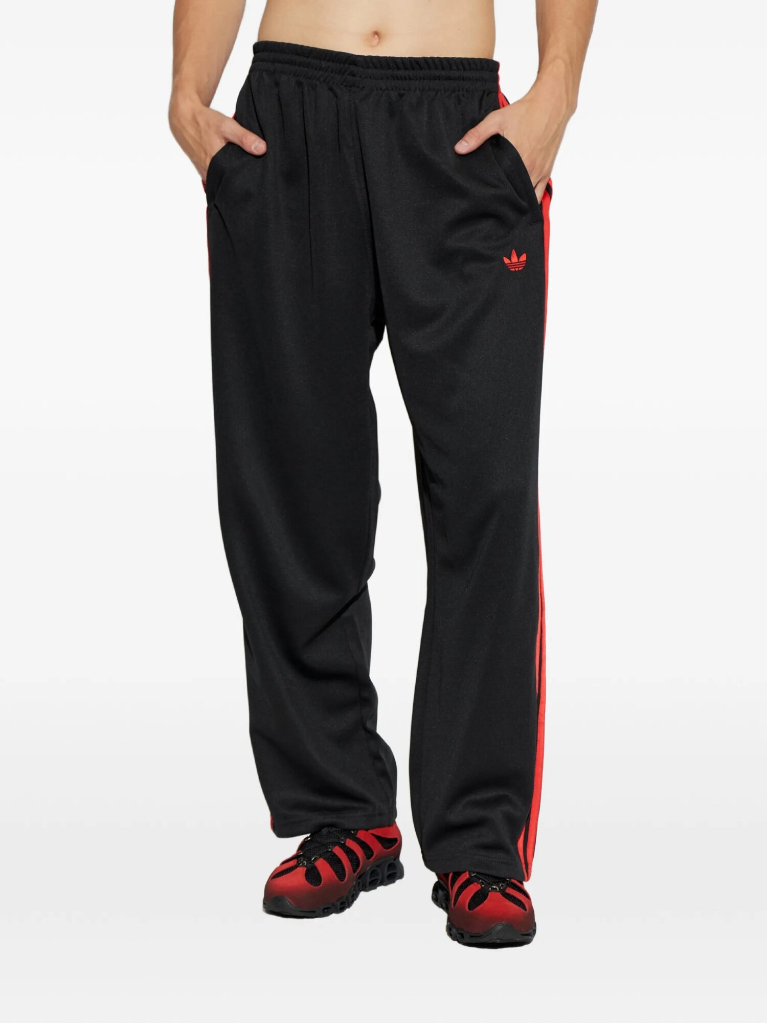Брюки adidas Adicolor side-stripe loose track pants, размер 38 UK, черный — фото 1