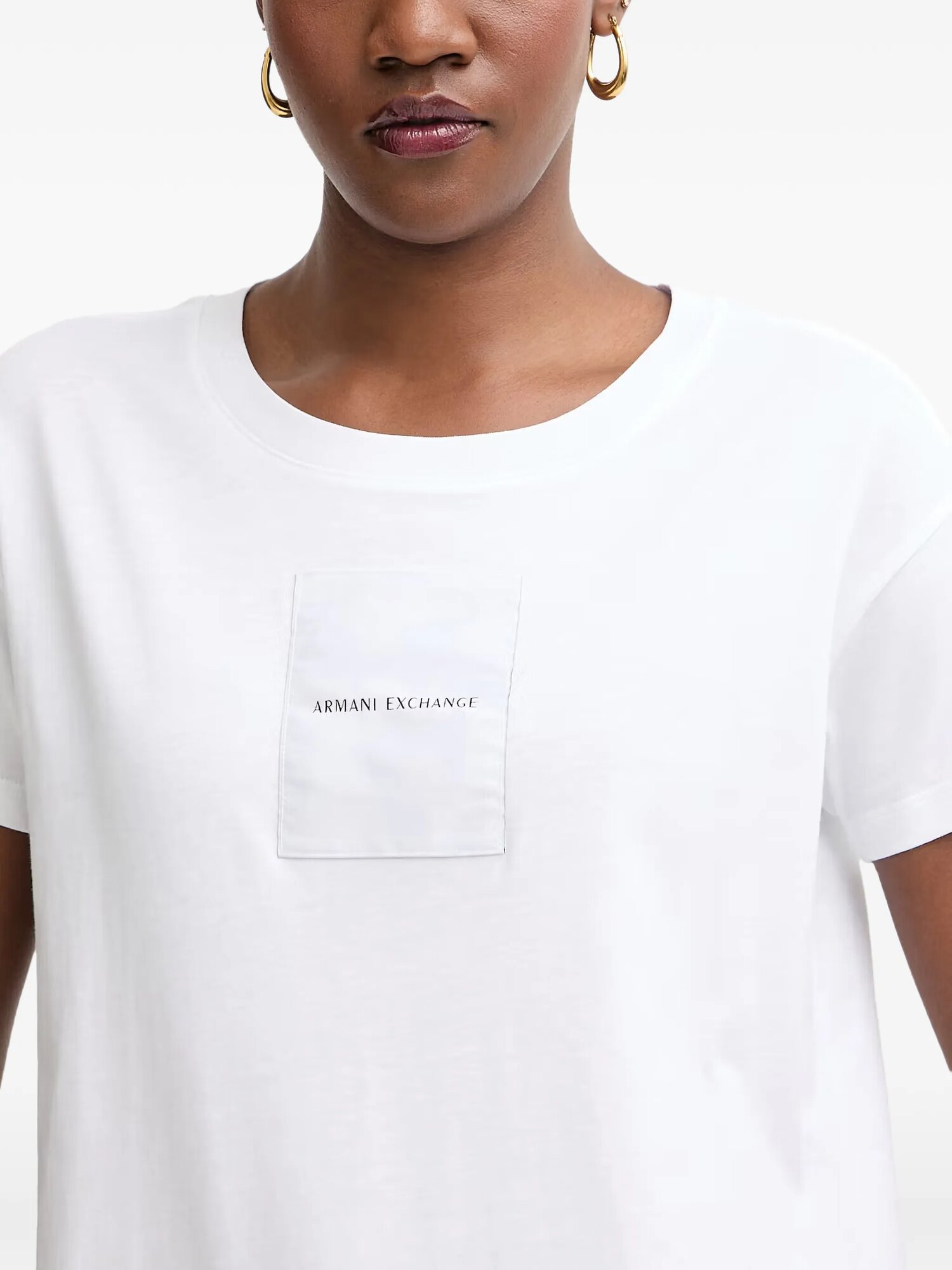Футболка Armani Exchange Logo-patch T-shirt, размер 42, белый — фото 1