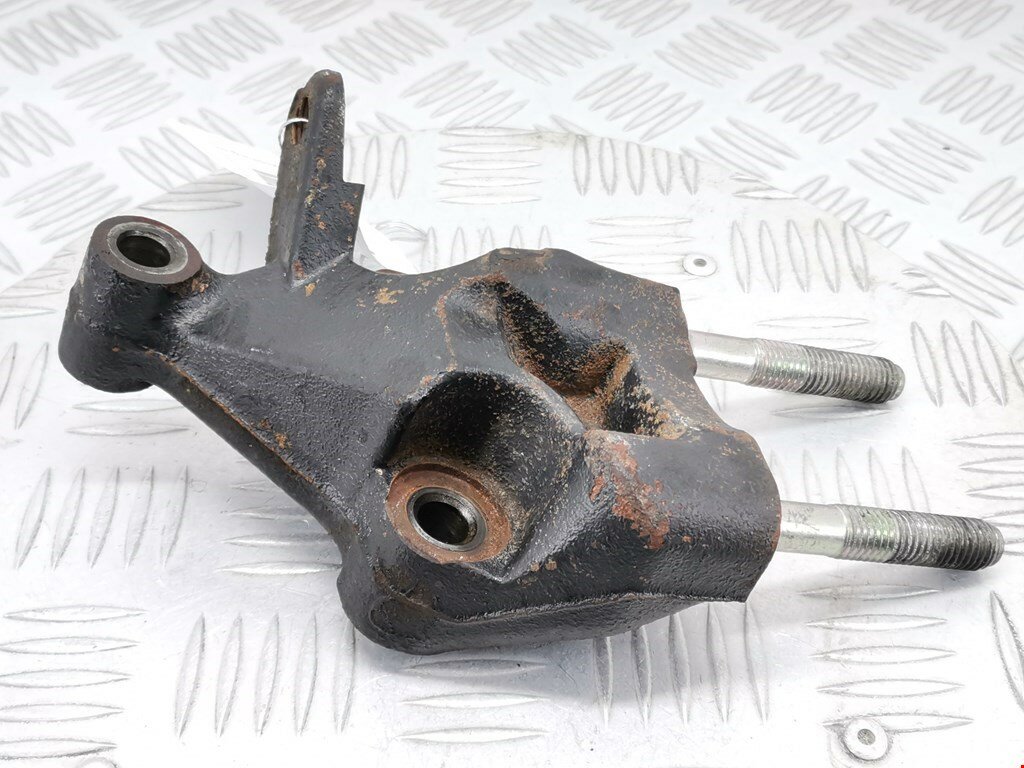 Кронштейн (крепление лапа) двигателя Mazda 6 GG арт. 1961371