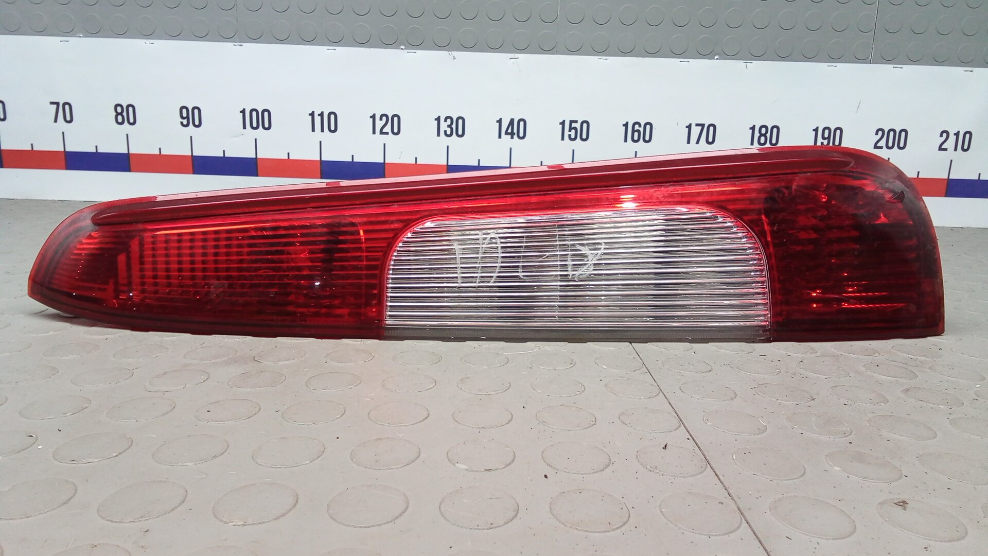 Фонарь задний правый FORD C-MAX 1