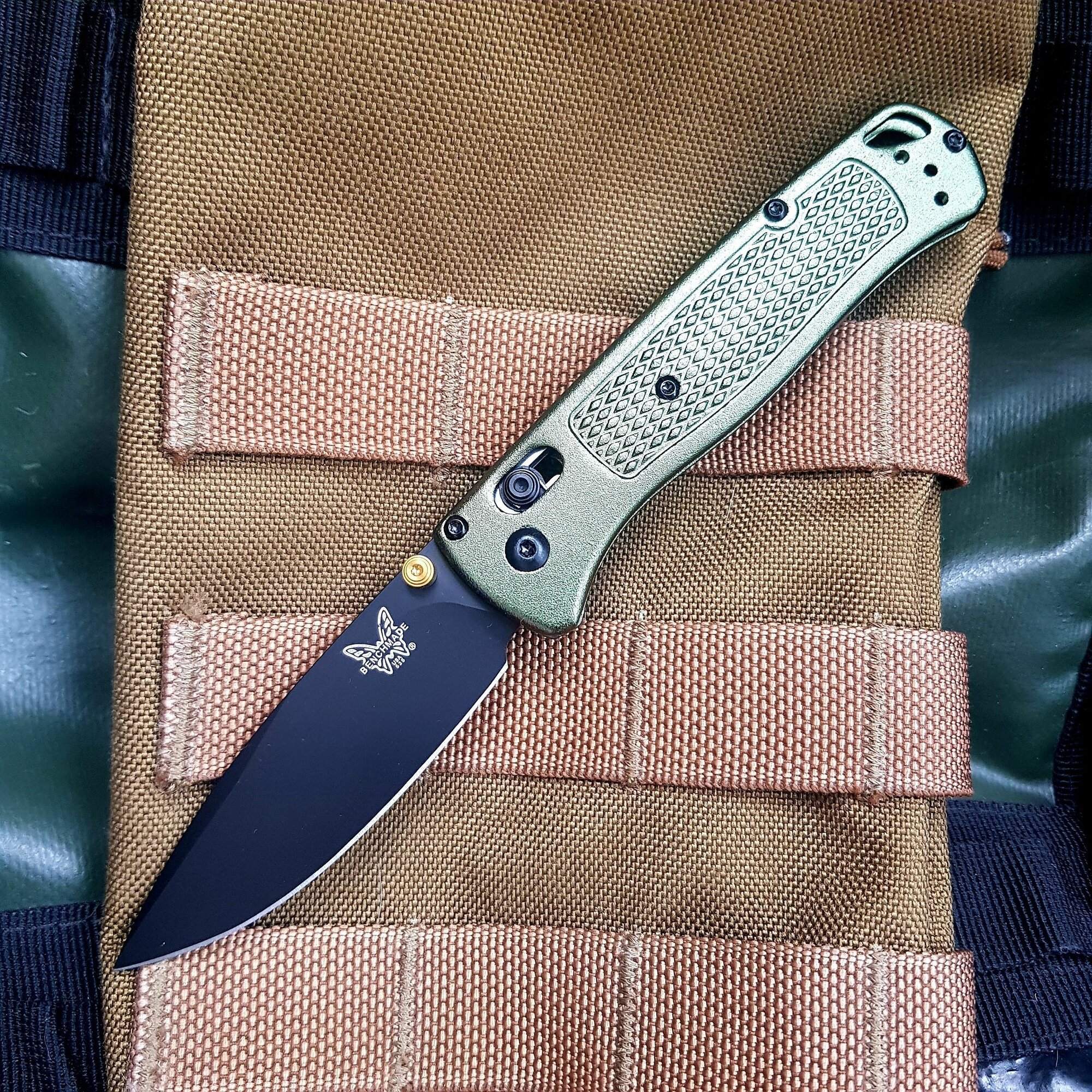 Нож BM535GB алюминий зелено-черный