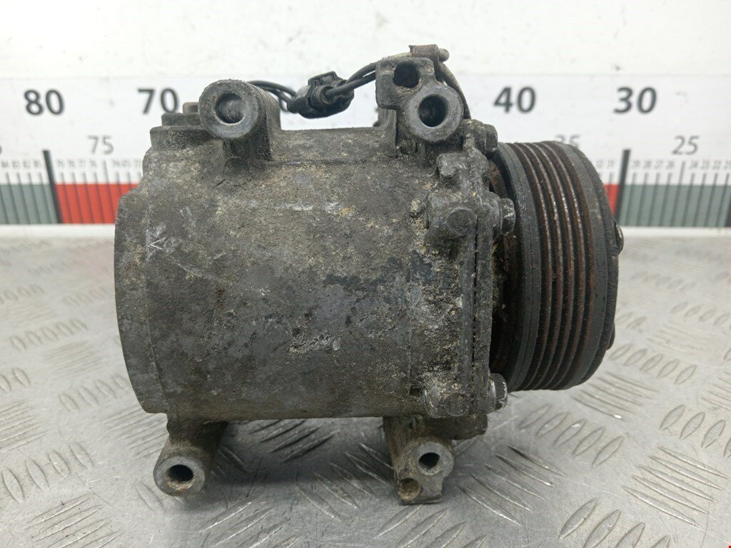 Компрессор кондиционера Mitsubishi Carisma MR460070 арт. 2222540
