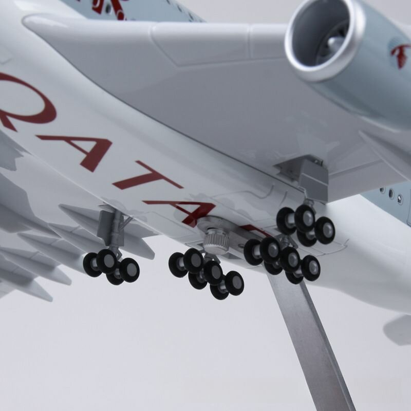 TOP TOY 45.5см 1/160 модель самолета с шасси и иллюминаторными огнями /Airbus A380 авиакомпании Qatar Airways, коллекционные с демонстрационным стендом/Новогодний подарок