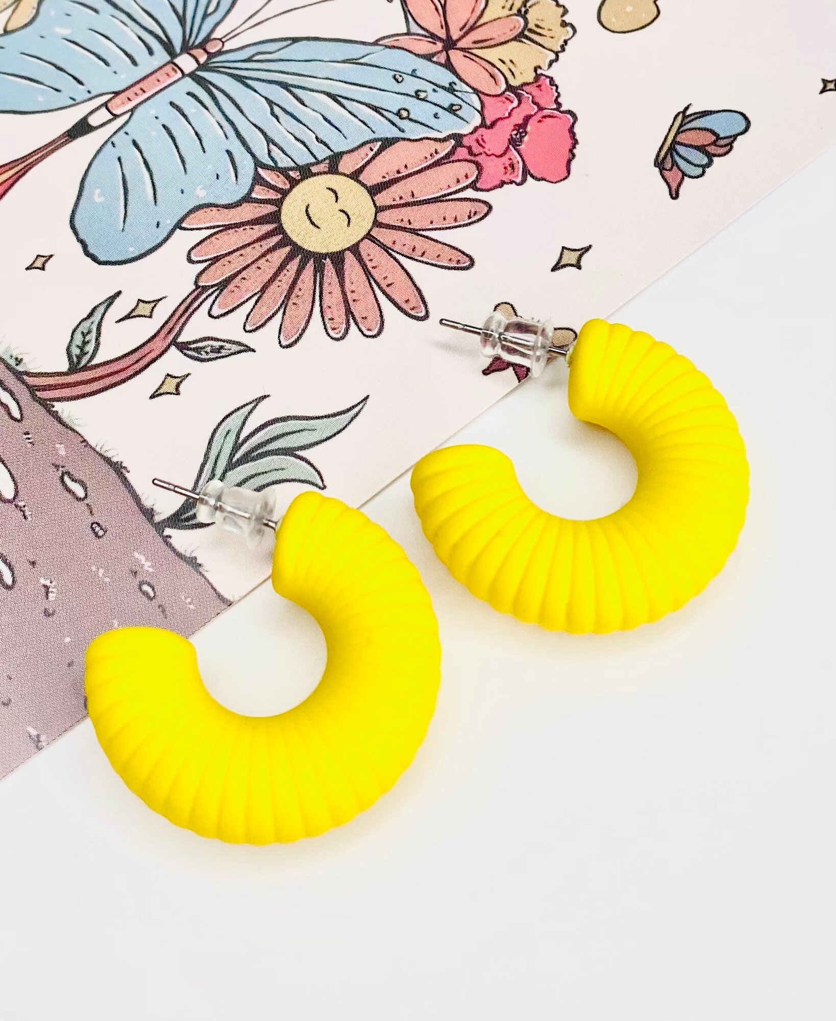 Серьги конго, пластик