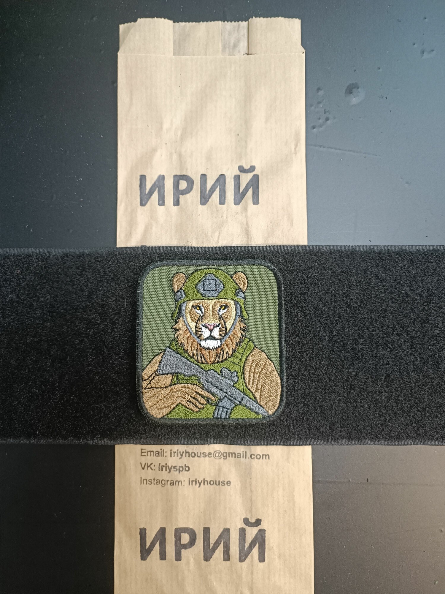 Шеврон на липучке лев тактический цвет фона олива. размер 75*83 мм