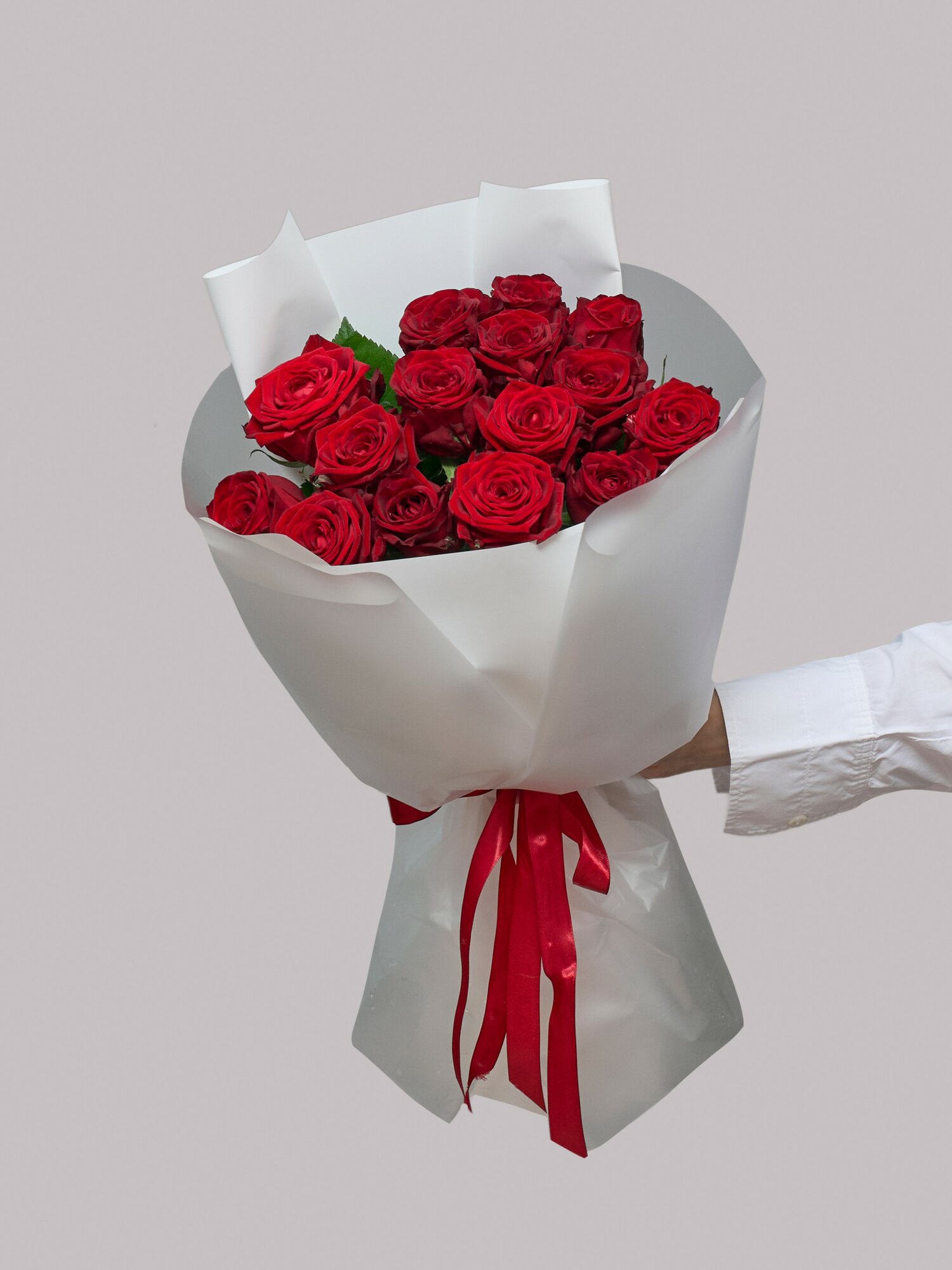 Букет живых цветов, красные розы 15 шт. 60 см. "Ред наоми" в упаковке, флау стор