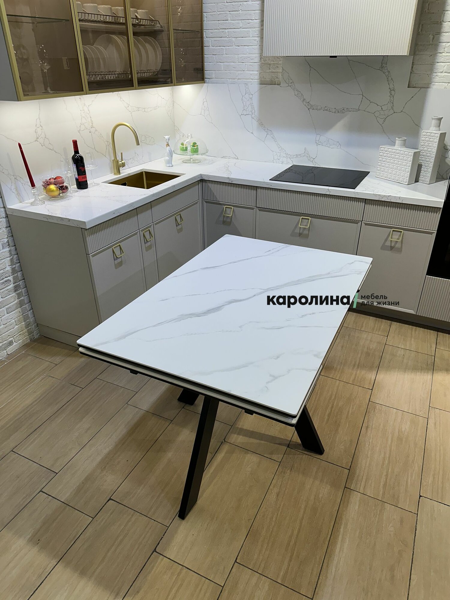 Стол керамика Фьюджин 1400х800(+300+300) белый, матовая К-3 черная опора + доводчик