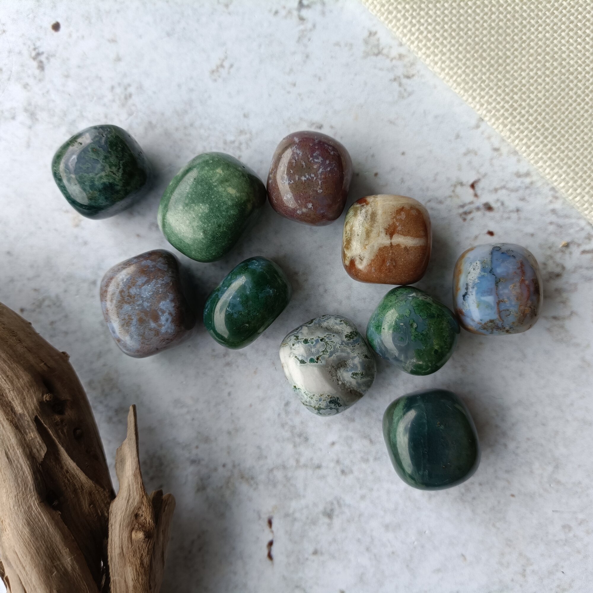 Агат моховой. Натуральный камень. Галтовка (кубы) 15*20 мм.