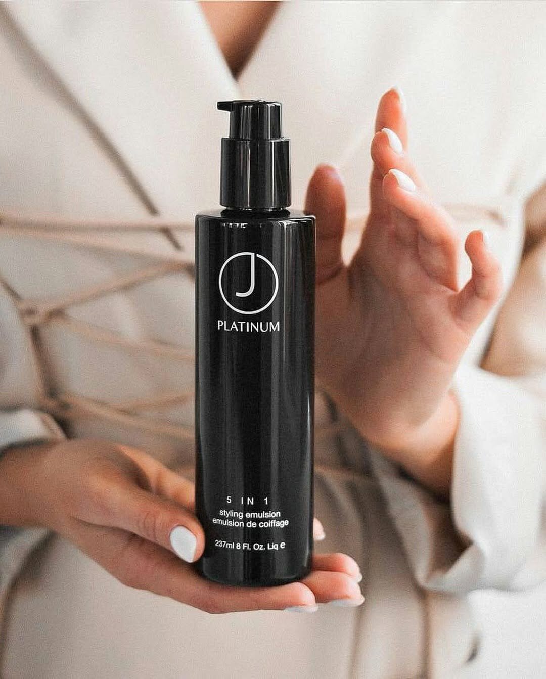 J Beverly Hills Platinum 5-in-1 Styling Emulsion Многофункциональная эмульсия для укладки 5-в-1, 250 мл