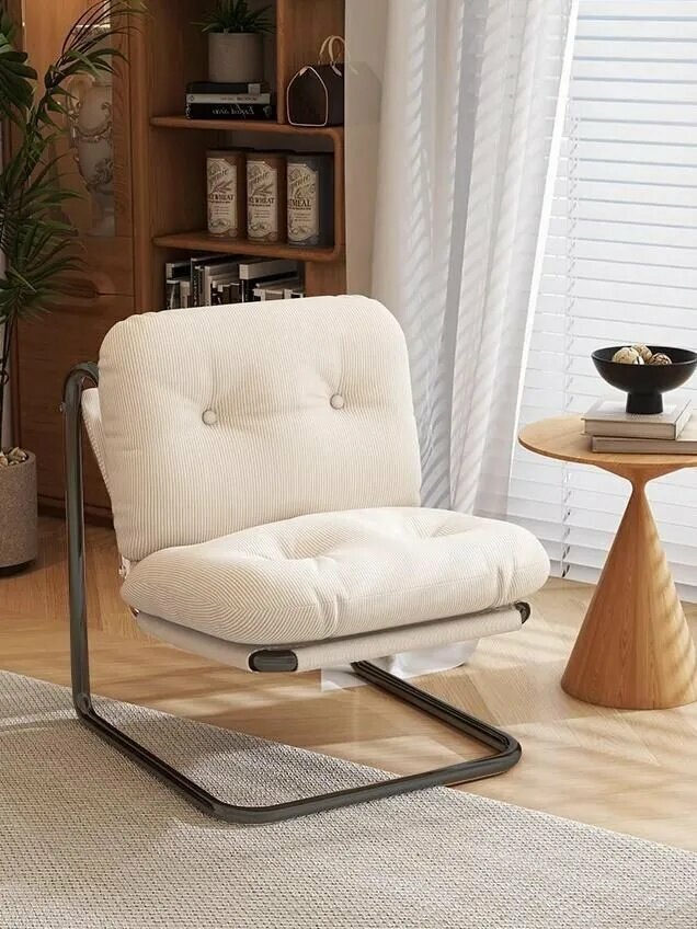 Кресло мягкое, чёрный металлический каркас сова на балконе