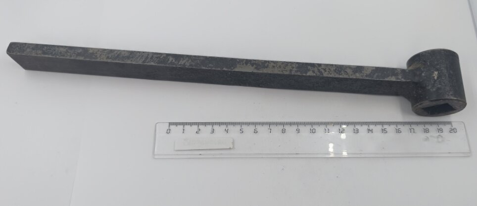 Ключ для тисков с внутренним квадратом 17 мм