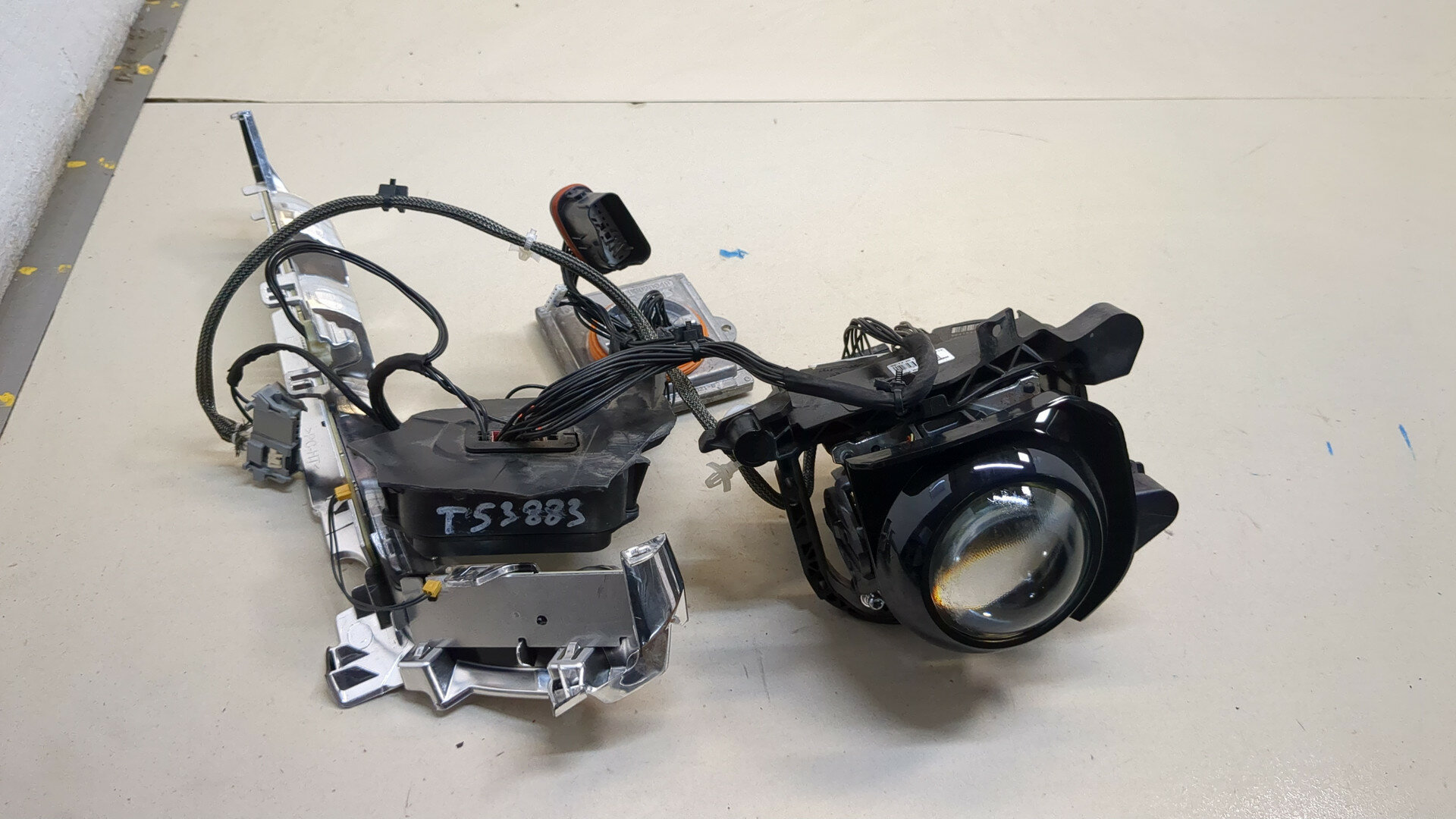 Фара (передняя) левая Ford Kuga Б/У