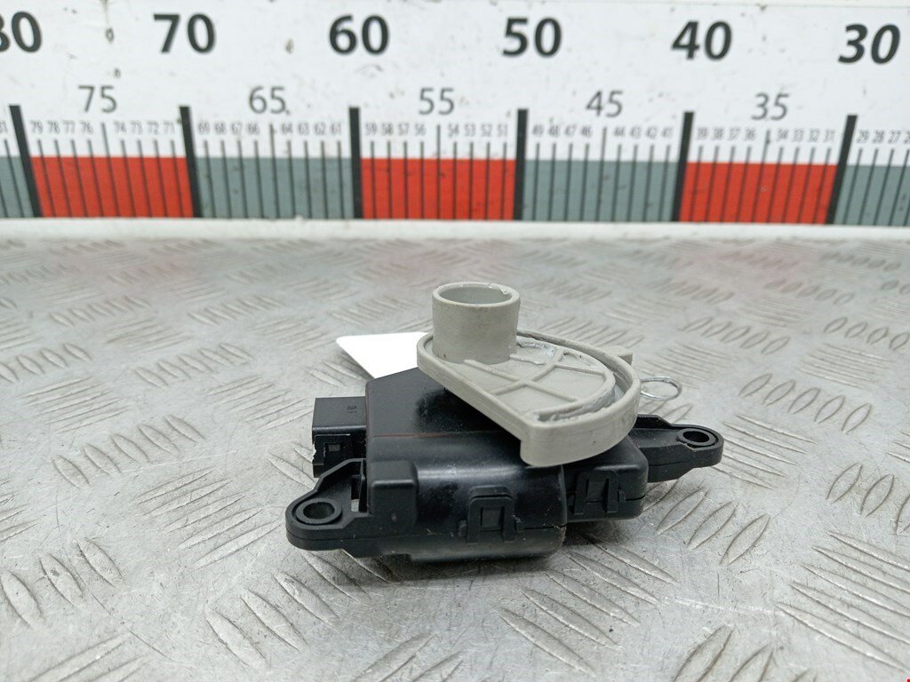 Сервопривод (электропривод моторчик привода) заслонки печки Tesla Model S 6008243 арт. 2259041