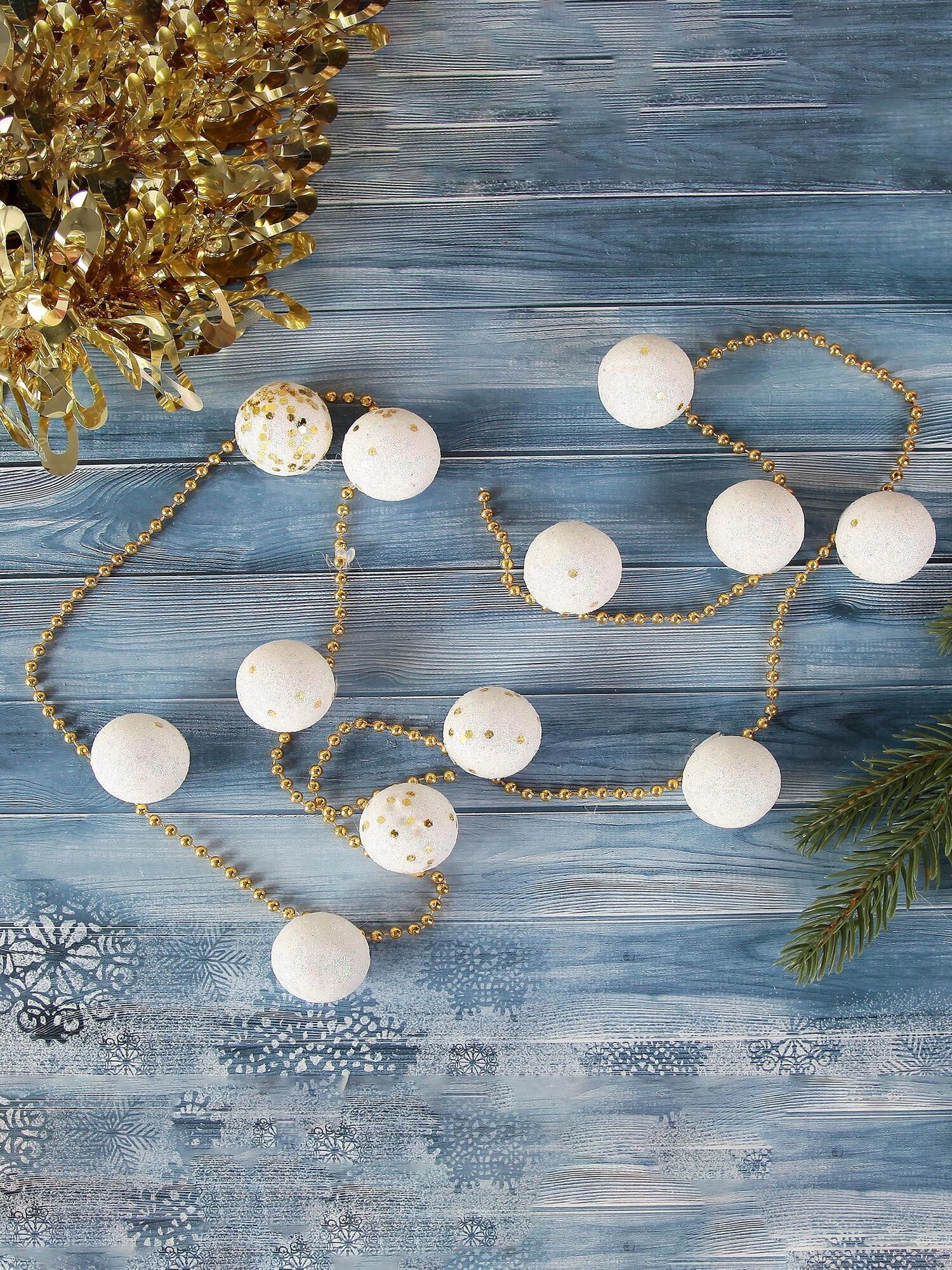 Бусы Зимнее волшебство Белые шарики с блёстками, 120 см, белый