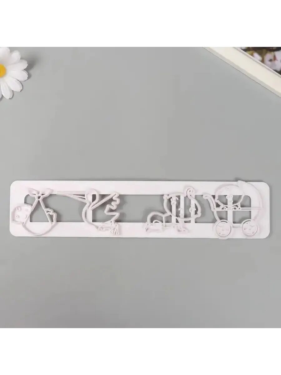 Удобный каттер для полимерной глины «Малыш и праздник»