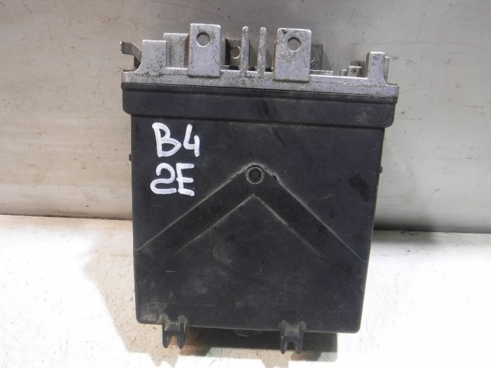 Блок управления двигателем VW Passat B4 037906022ED