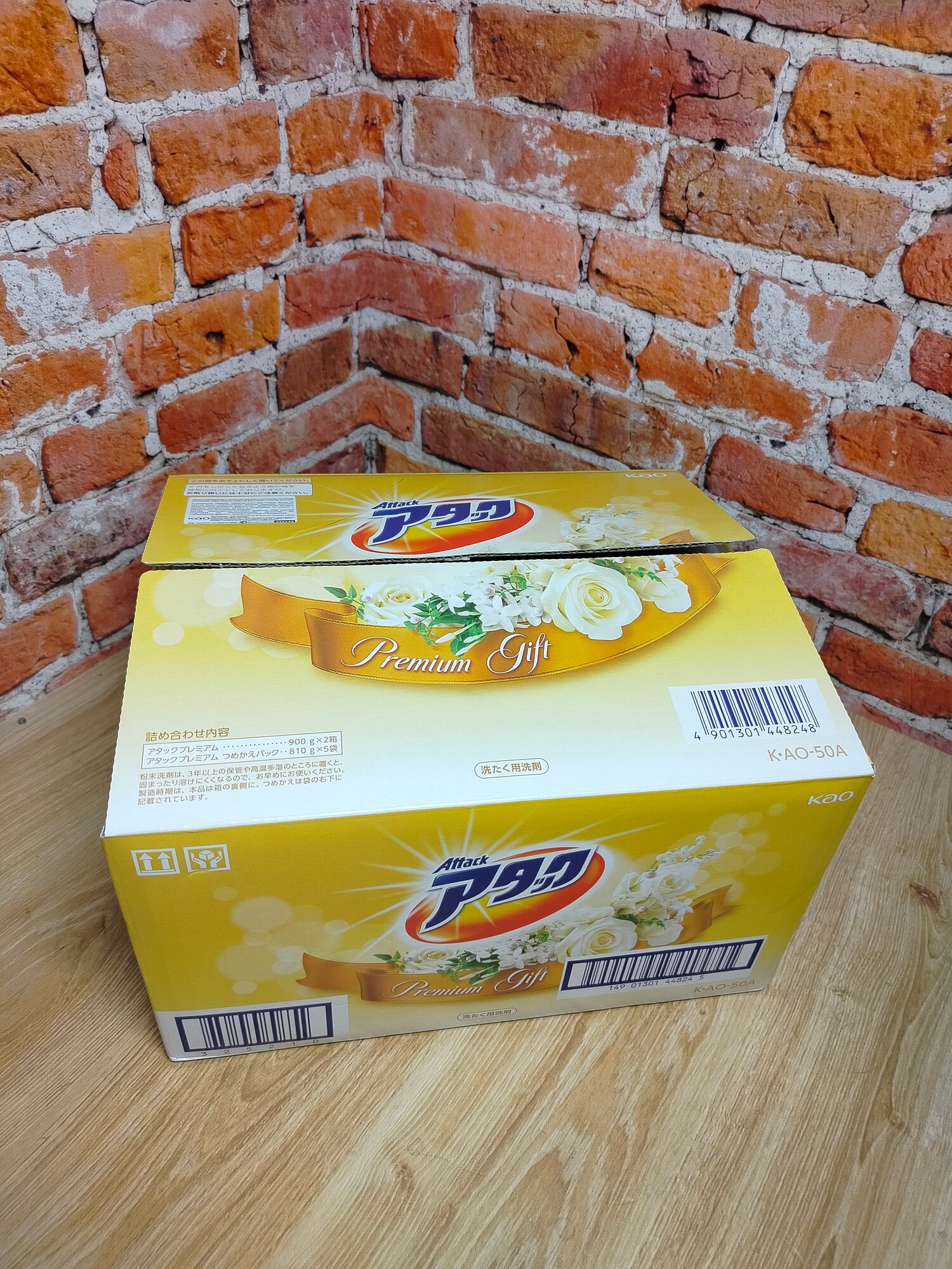 Kao Attack Premium Gift Набор: Концентрированные стиральные порошки с комплексом активных биоэнзимов 900 гр 2 шт + запасные блоки 5 шт по 810 гр