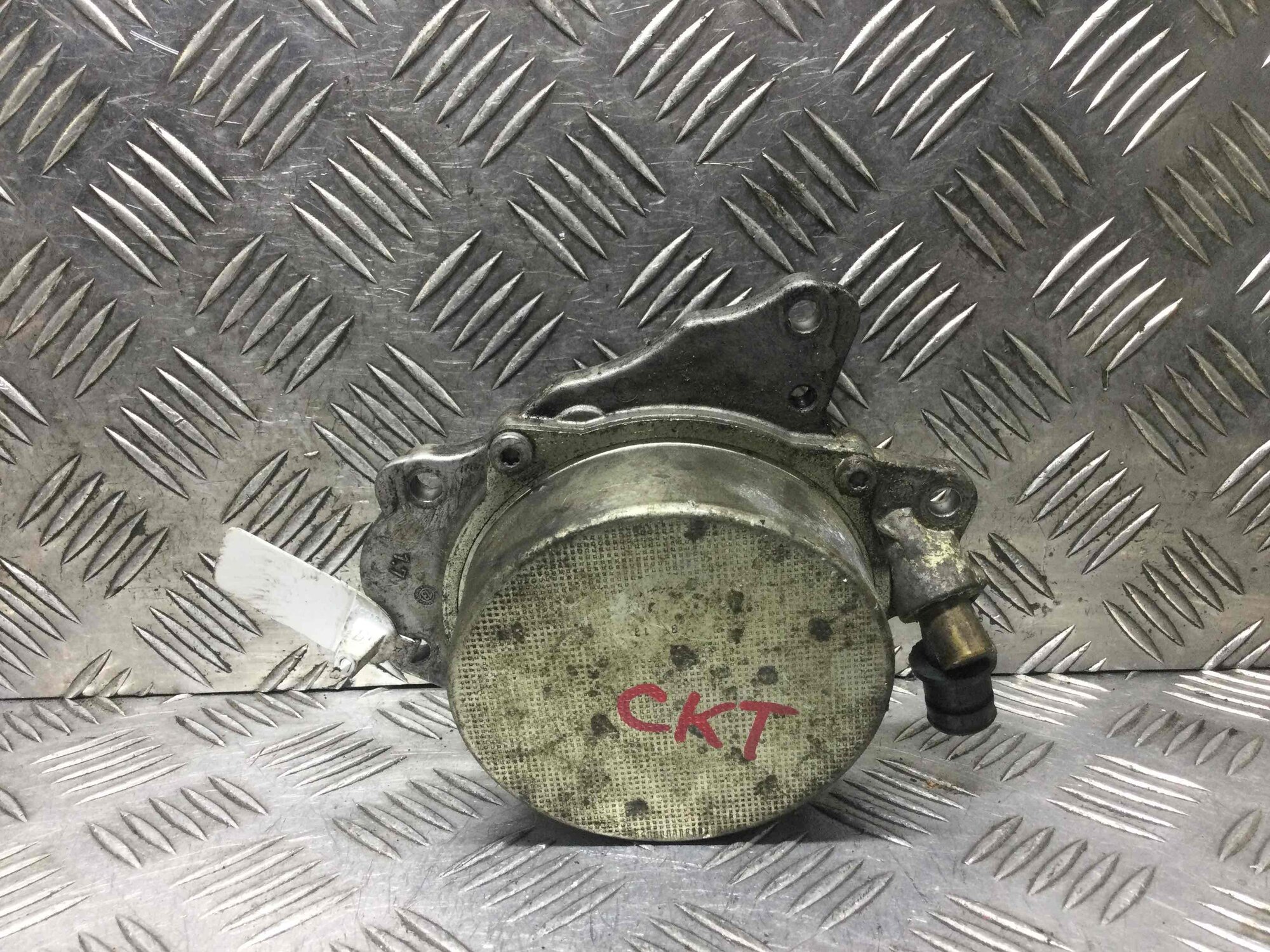 Б/У Насос вакуумный Volkswagen Crafter 1 поколение [рестайлинг] (2011-2016) 2015 г.