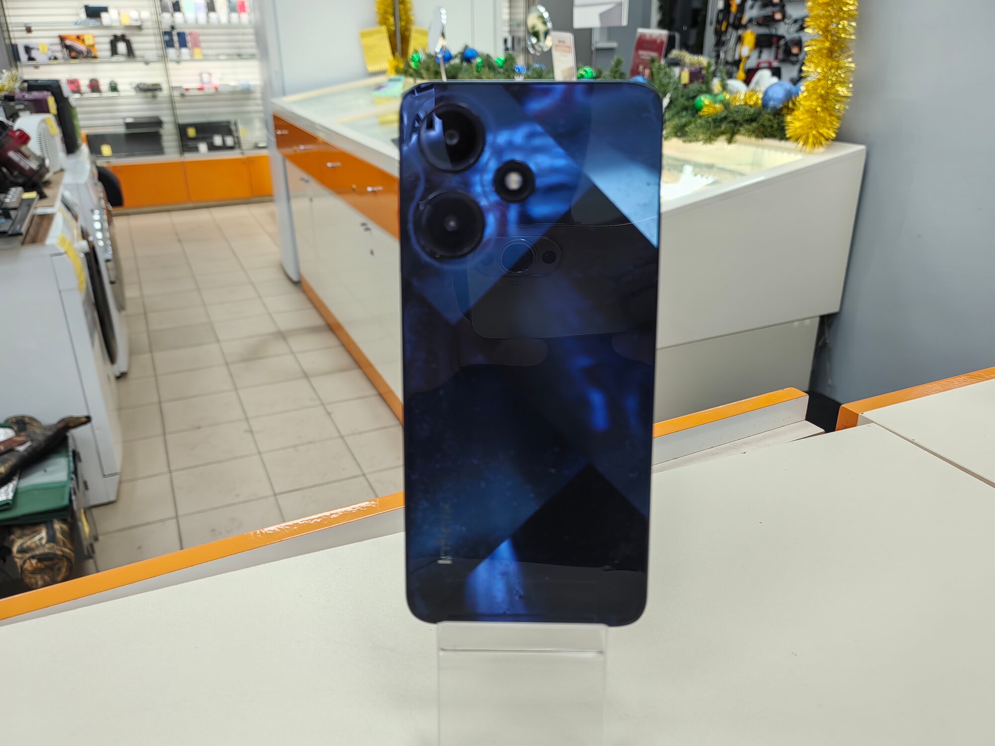 Смартфон Infinix Hot 30i 8/128 ГБ , Dual nano SIM, черный Б/У Уценка