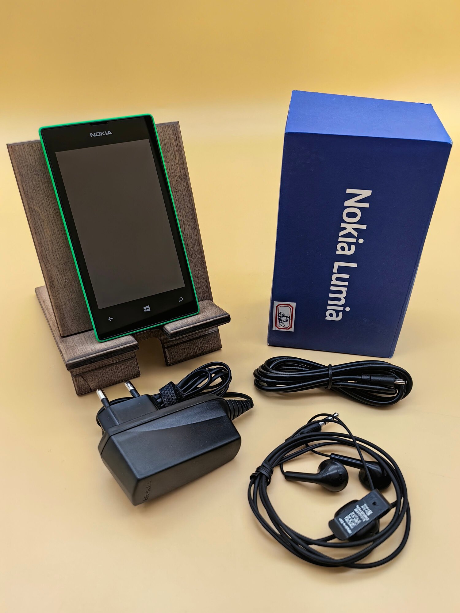 Мобильный раритетный телефон ретро Nokia Lumia 520, Салатовый