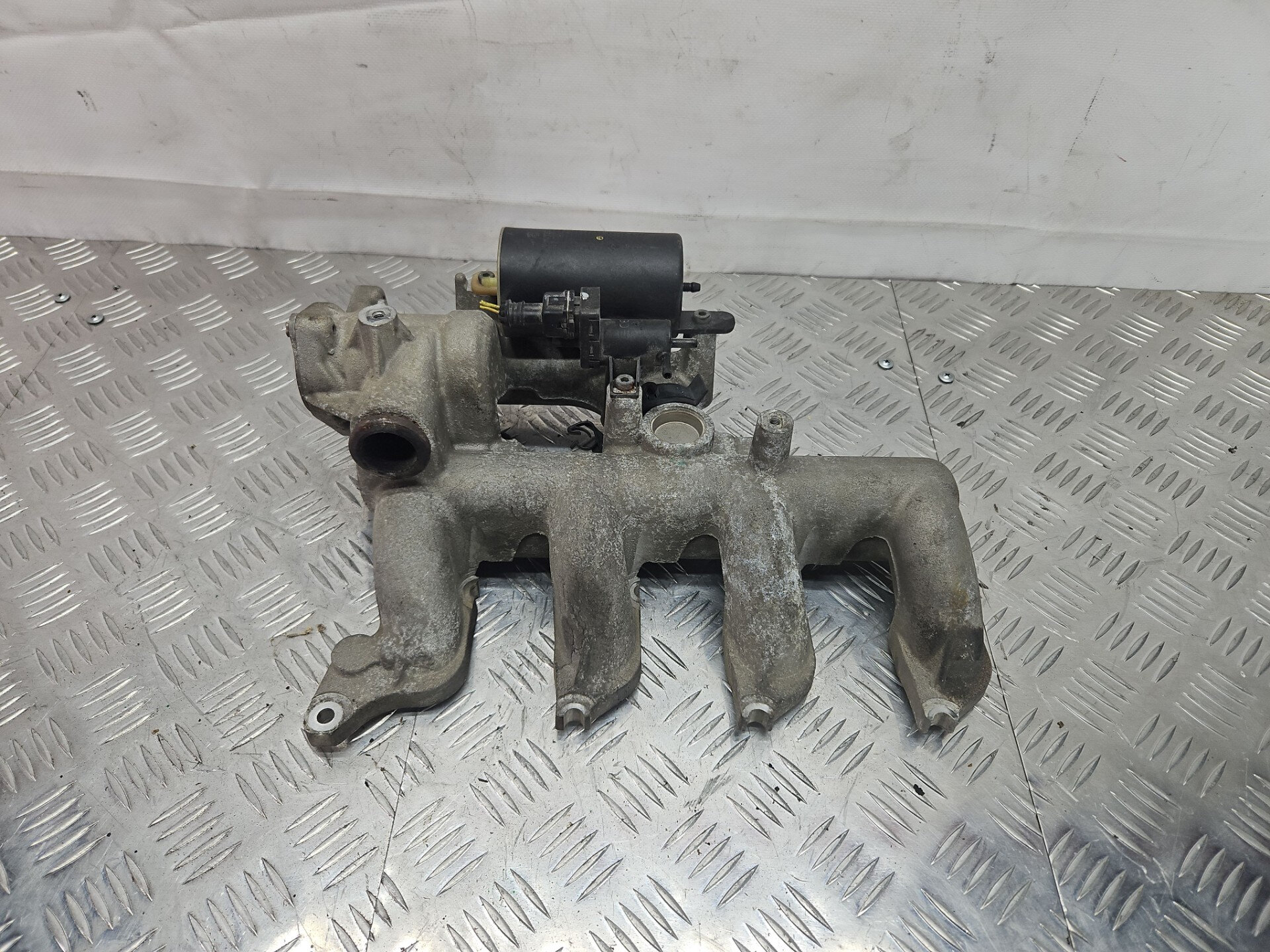 Впускной коллектор Nissan Primera P12 2005 8200034270