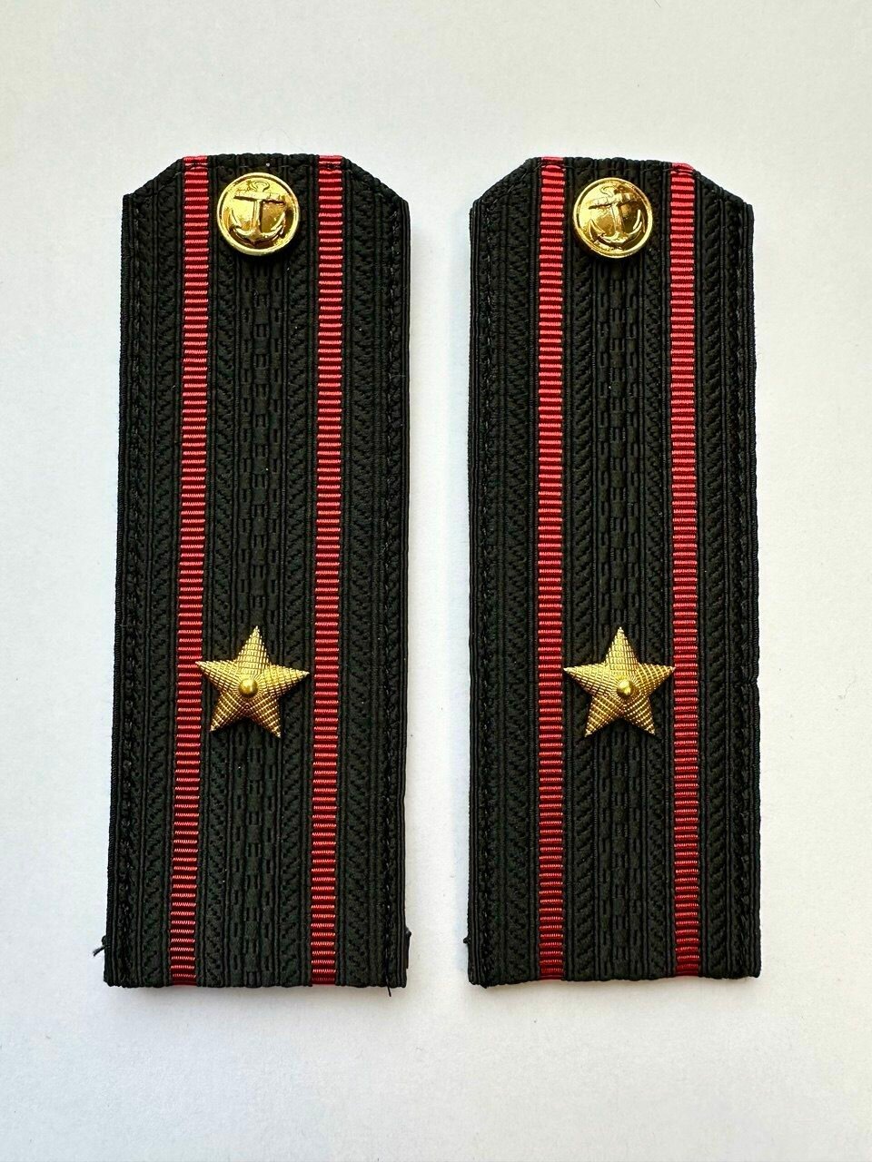 Погоны ВМФ повседневные Капитан 3 ранга цвет черный с красными просветами