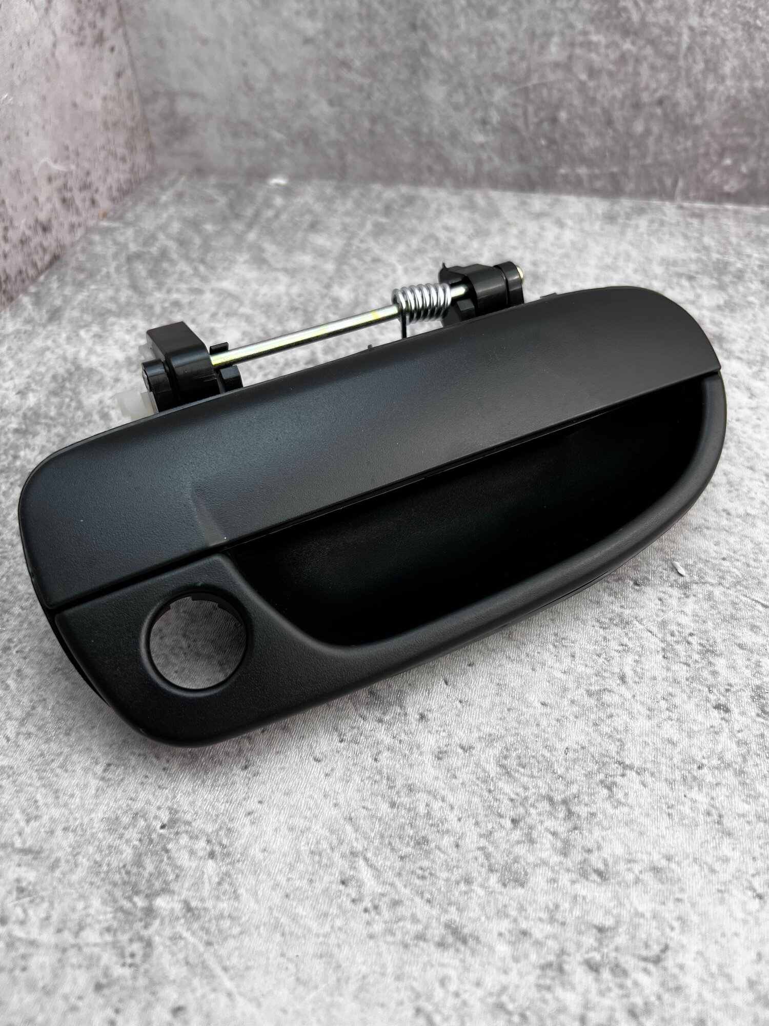 Ручка двери 8266025000 передняя правая наружная на Hyundai Accent (Тагаз)