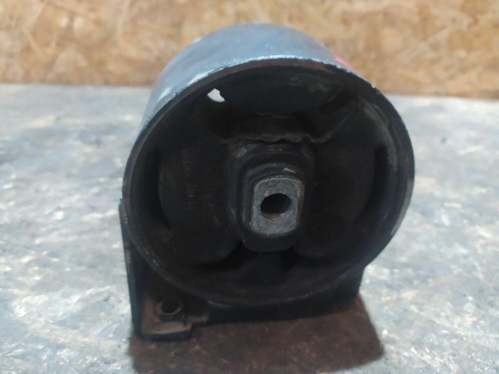 Опора двигателя правая VW Passat B3 Б/У с пробегом