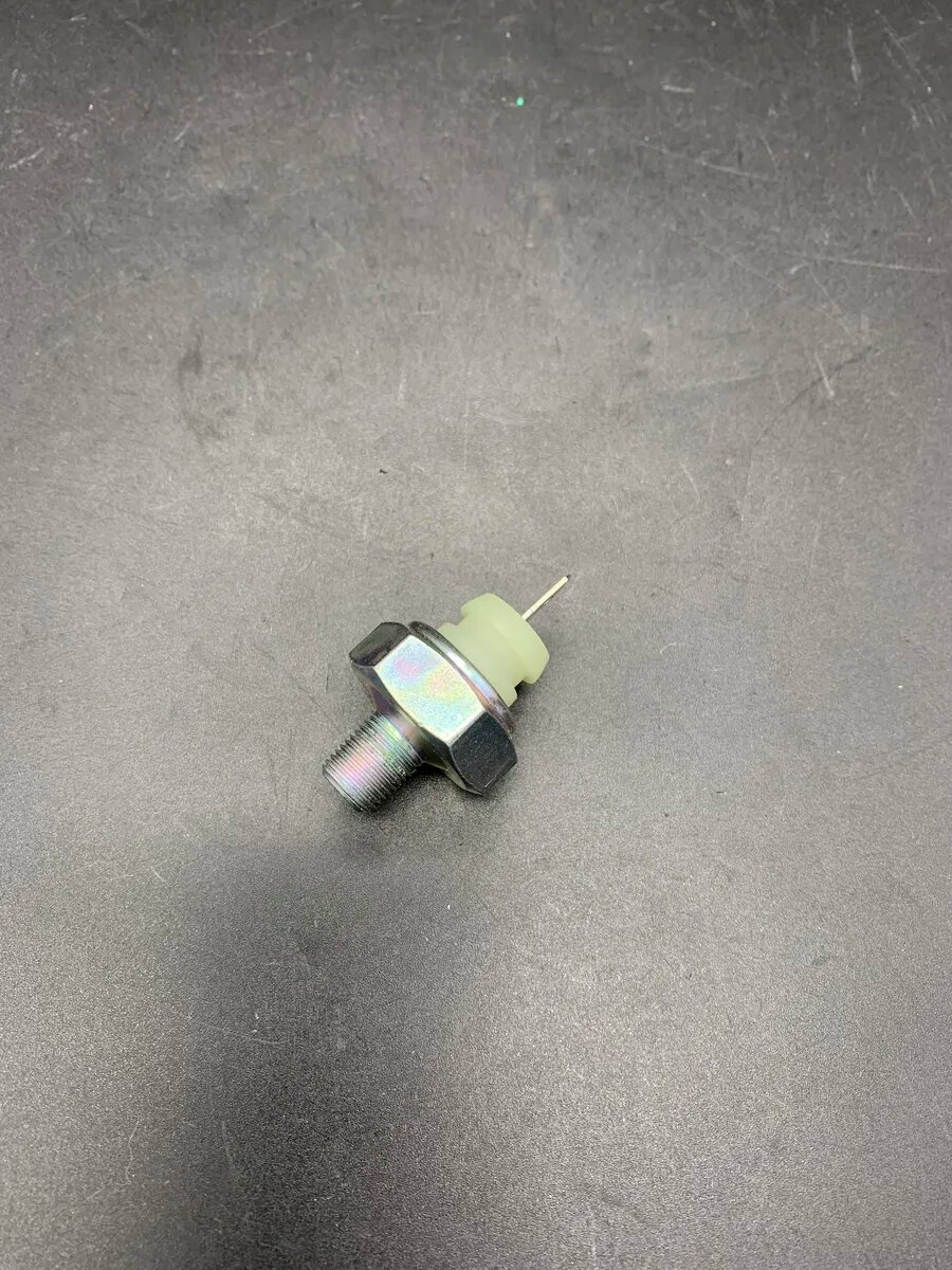 Датчик давления масла Новое Cargoparts