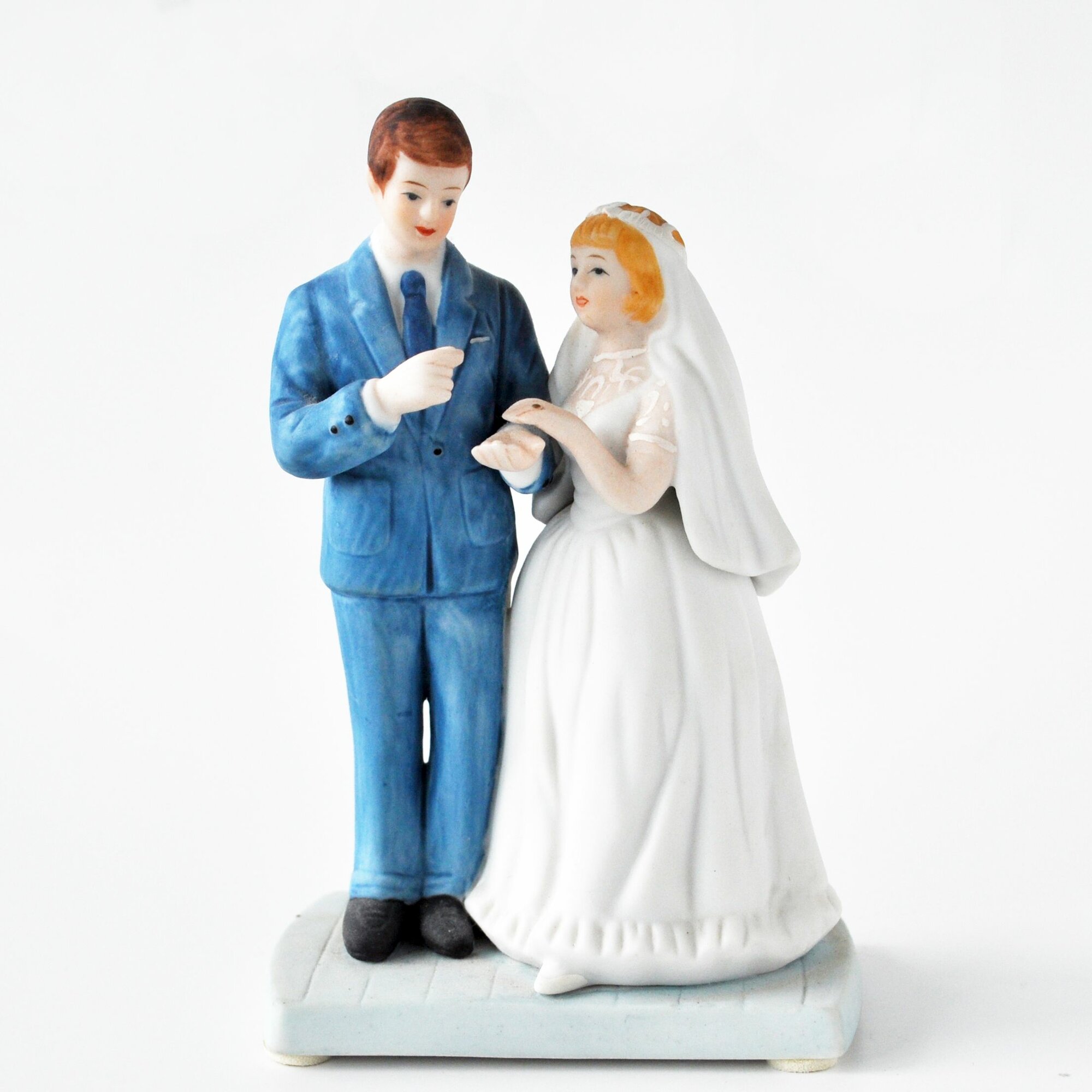 Коллекционная миниатюрная статуэтка "Жених и невеста" от Норман Роквелл. Фарфор, ручная роспись. Norman Rockwell Museum, США, 1984 год.
