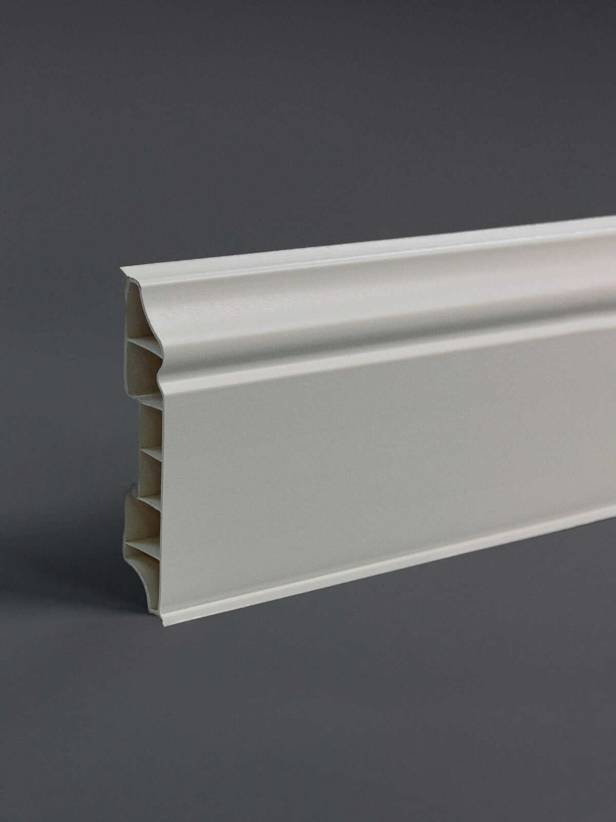 Плинтус напольный фигурный Идеал Дюра, 2200х16х80 мм, молочно-белый 037