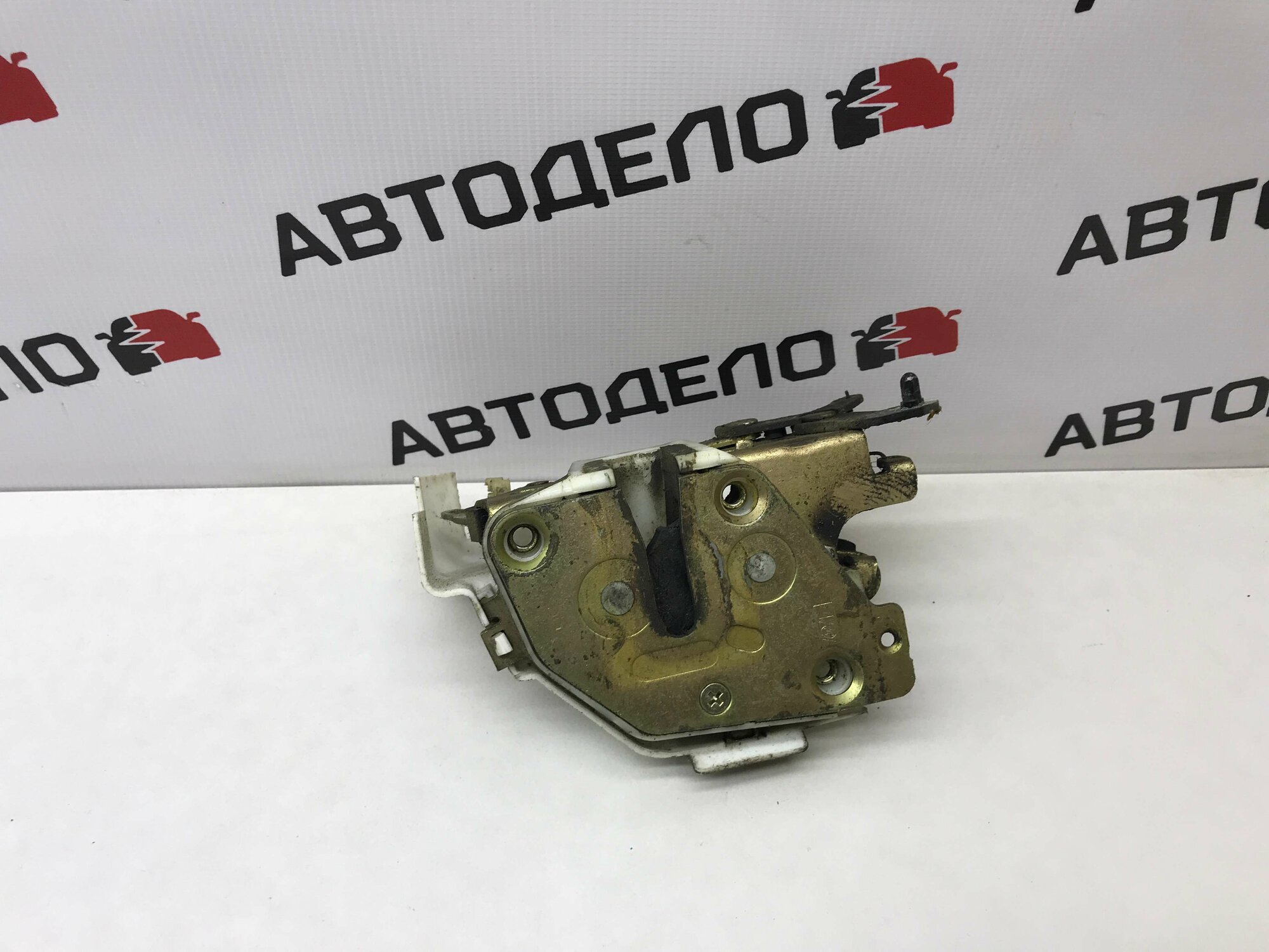 Замок двери задний левый Kia Clarus K9A 1997 г.в