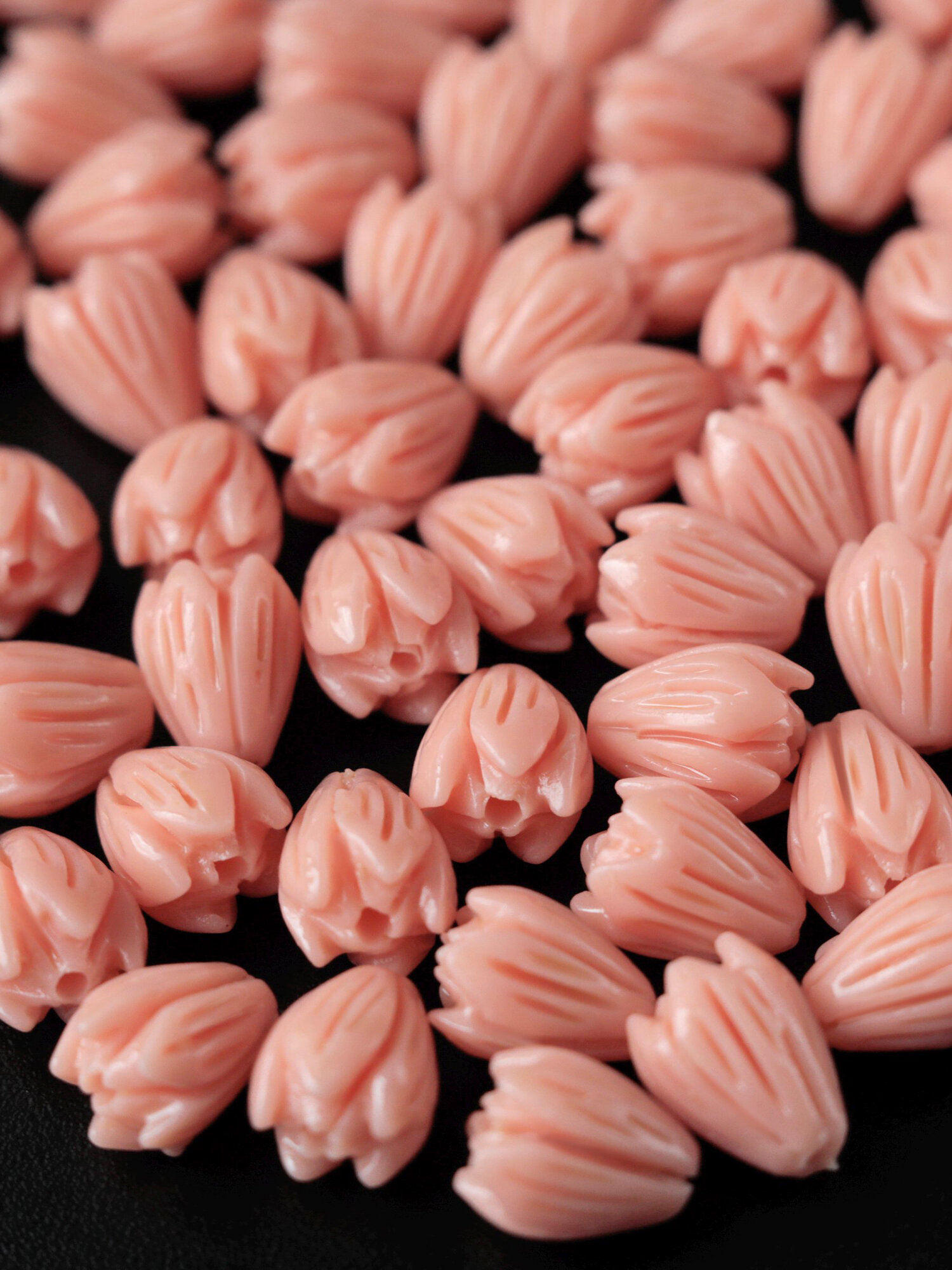 Бусины из коралла 12 шт, цветочки, 8-8.5x6.5-7 мм, светло-коралловый