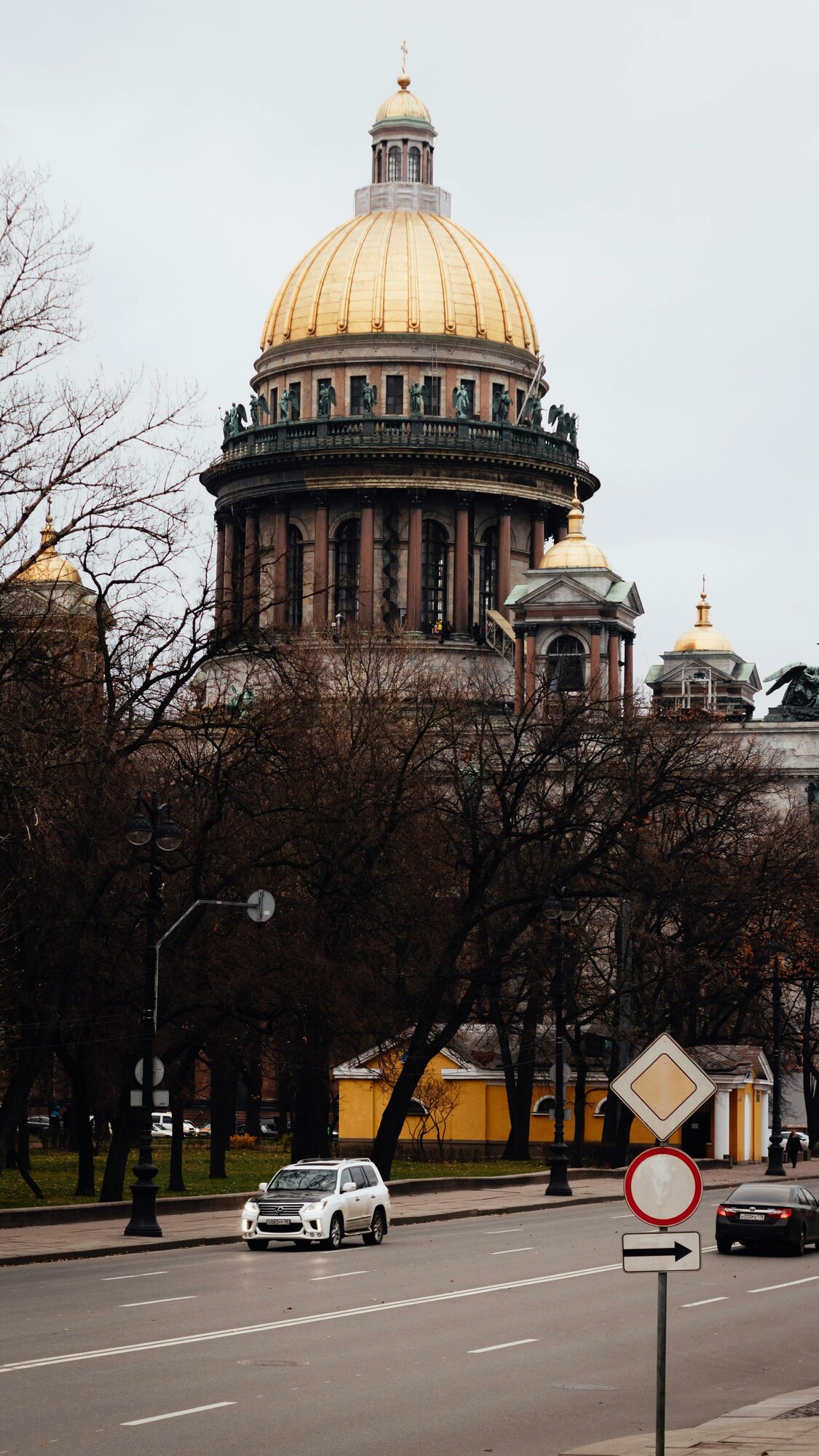 Картина на холсте 60x110 LinxOne "Автомобиль, интерьер для дома / декор на стену / дизайн