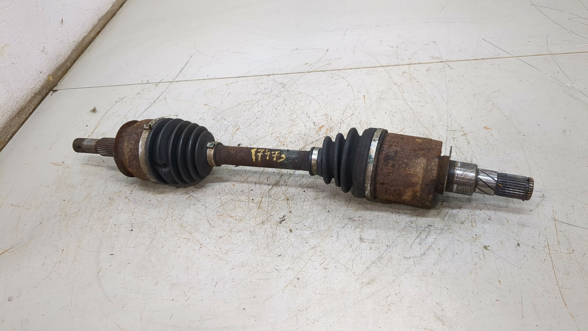 Полуось (вал, шрус) левая передняя Nissan Pathfinder Б/У