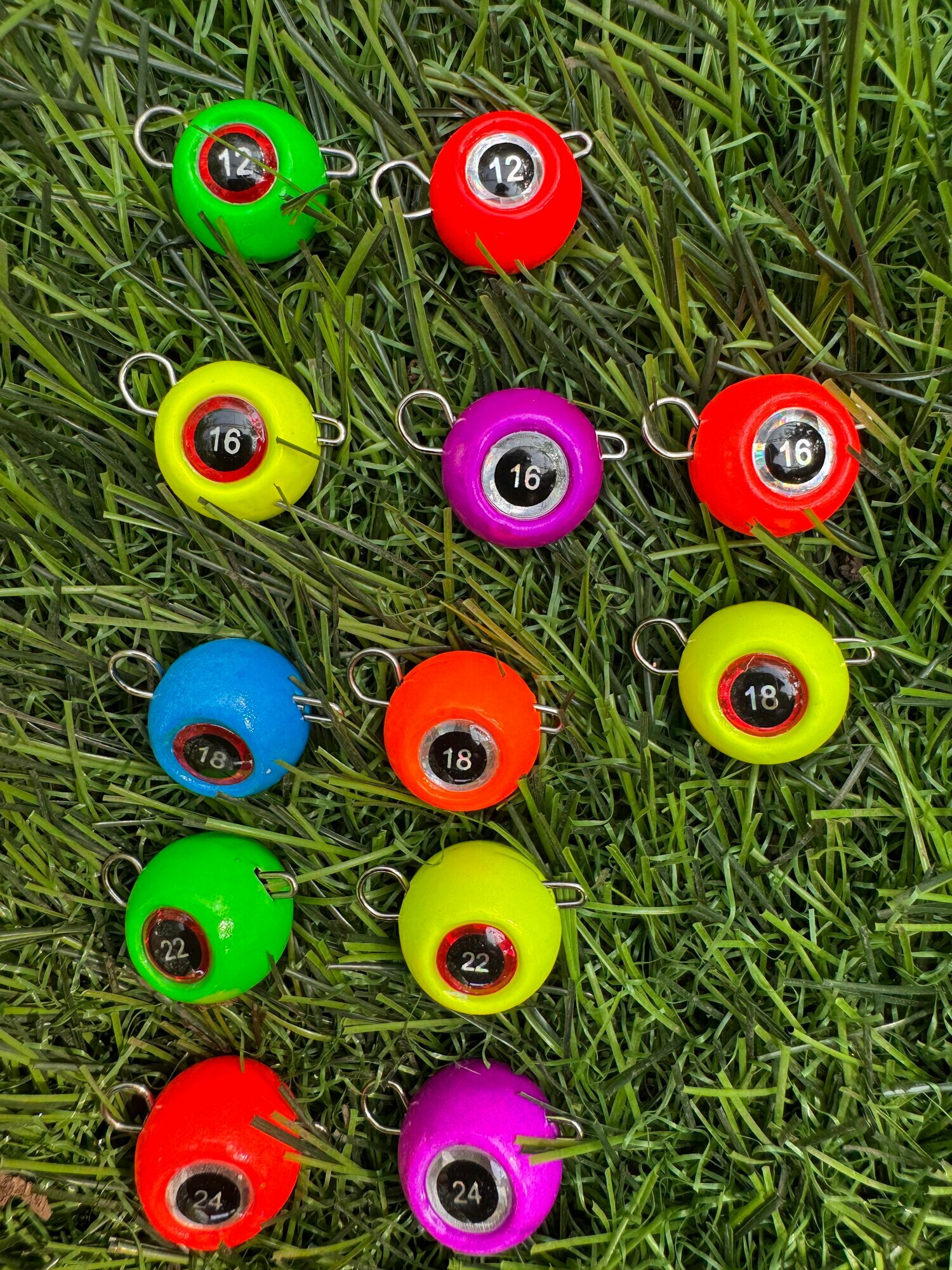 Набор крашеных разборных чебурашек "ШАР" люминофор